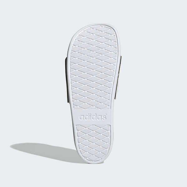 博客來-Adidas Adilette Comfor [GV9737] 男女 拖鞋 運動 休閒 柔軟 滿版LOGO 海灘 白灰黑