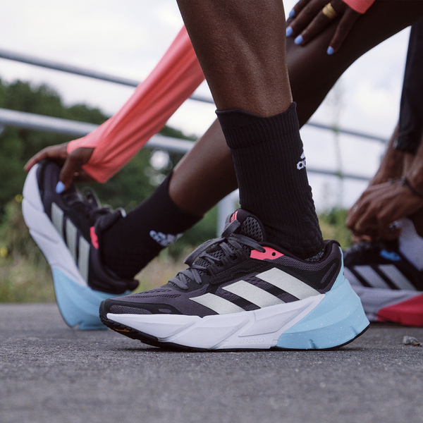 博客來-Adidas Adistar 1 W [H01166] 女 慢跑鞋 運動 訓練 路跑 馬拉松 避震 彈力 穩定 深灰